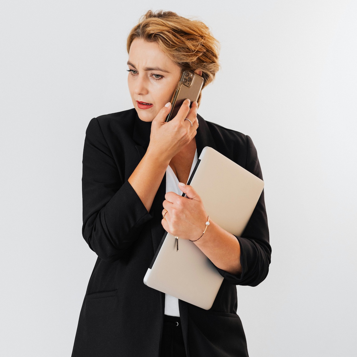 Top Signs a Phone Call Could Be a Scam | The Inspiration Edit