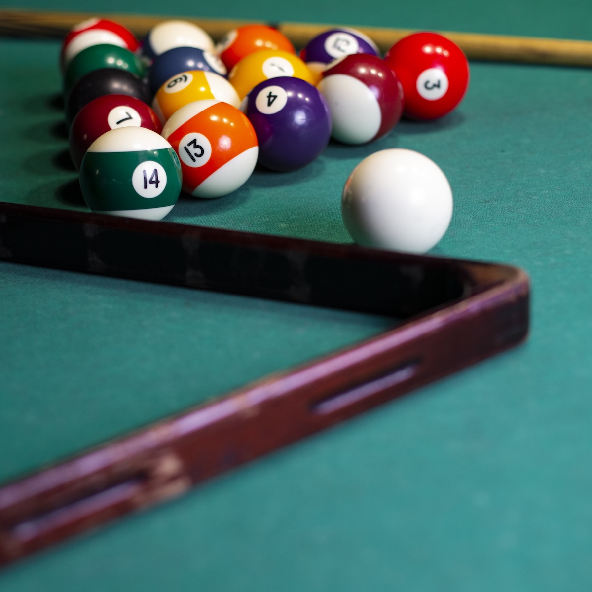 How to Pick the Perfect Pool Cue for Your Game | The Inspiration Edit