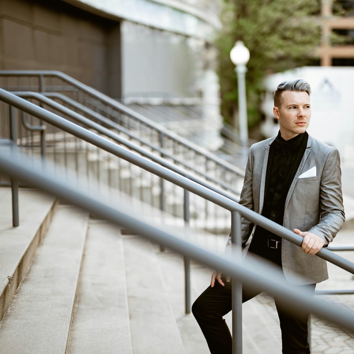 The Complete Guide to Dressing for a Bigger Build | The Inspiration Edit