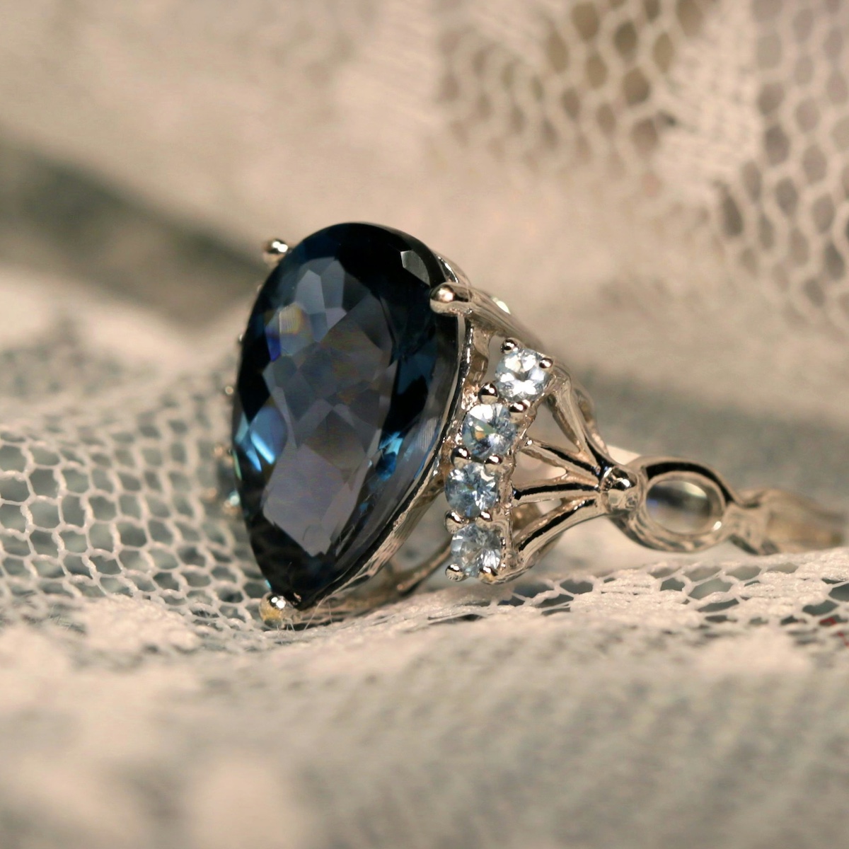 Guide to Selecting Diamond and Sapphire for Anniversaries | The ...